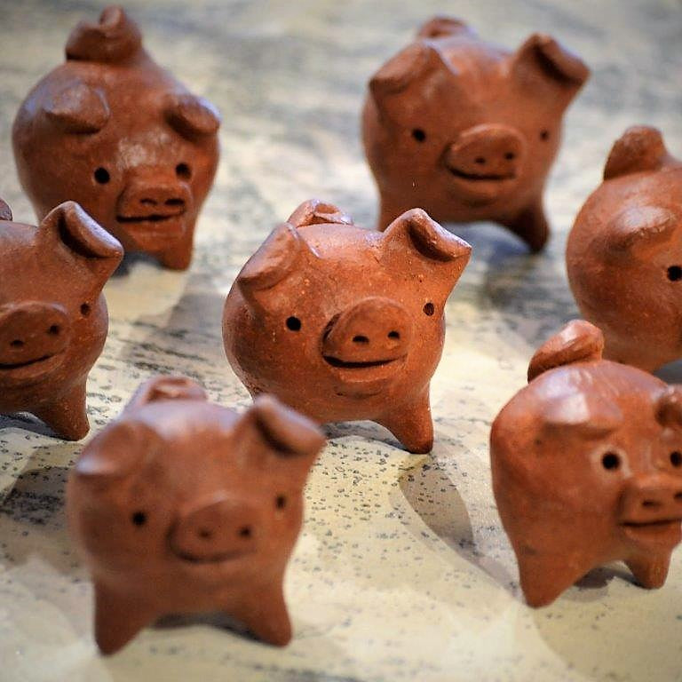 Lucky Three-Legged Pig – Erika Reade Ltd